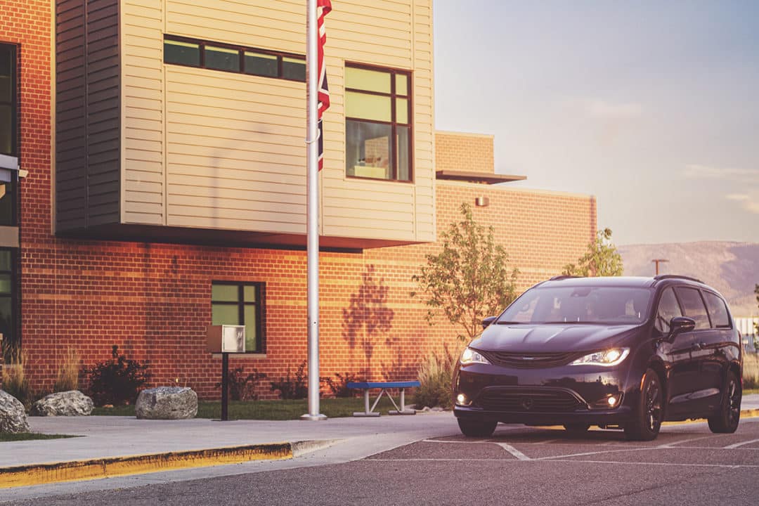 Chrysler Pacifica 'S' package gives minivan sporty look